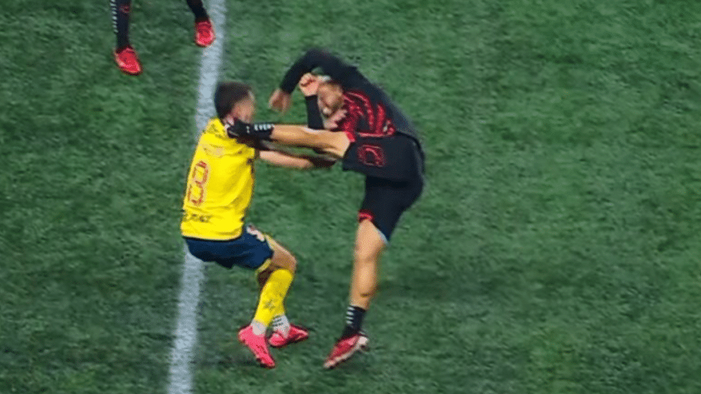 Nico Díaz recibe la sanción tras la controversial patada a Álvaro ...